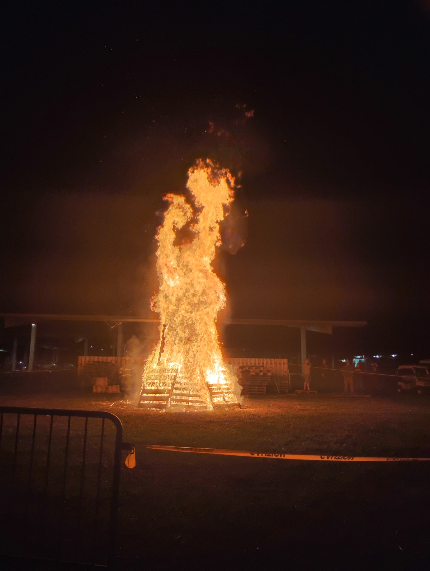 Second Annual Bonfire Lights Up The Night – The Current